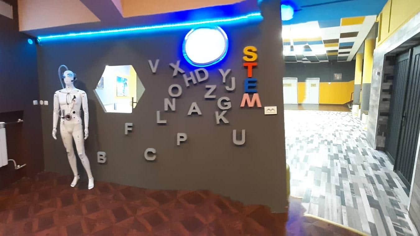 Над 1000 училища са подали концепции за направата на STEM кабинети - Искра.бг Https://www.iskra ...