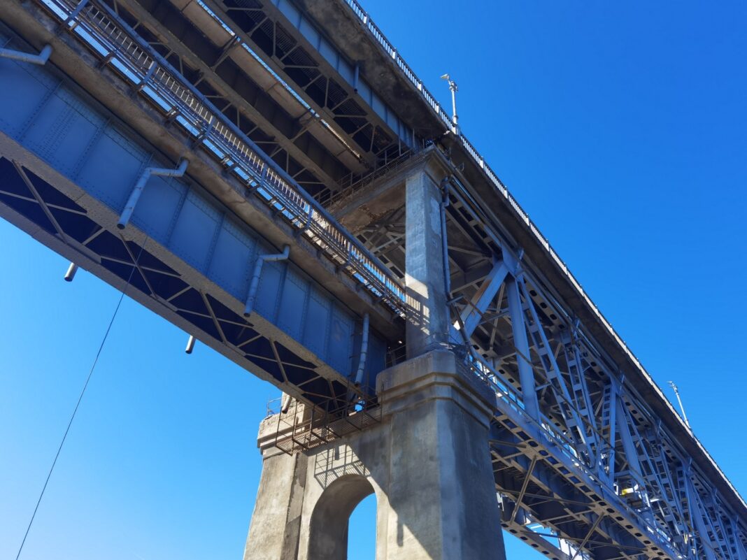 Блокирано бе движението на "Дунав мост" при Русе! Каква е причината ...