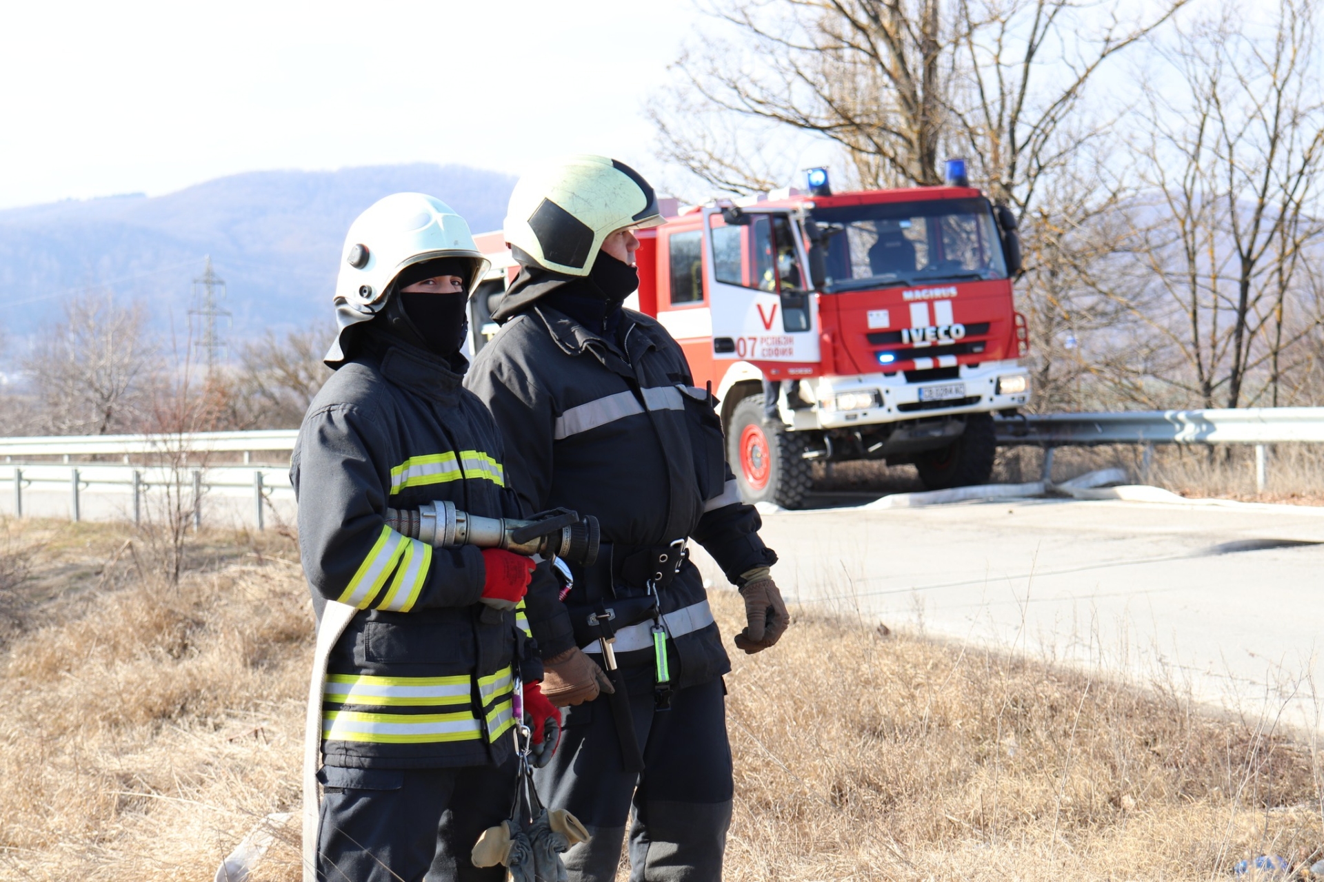 Пожар изпепели производствена база в село Поповица - Искра.бг Https://www.iskra.bg/wp-content ...